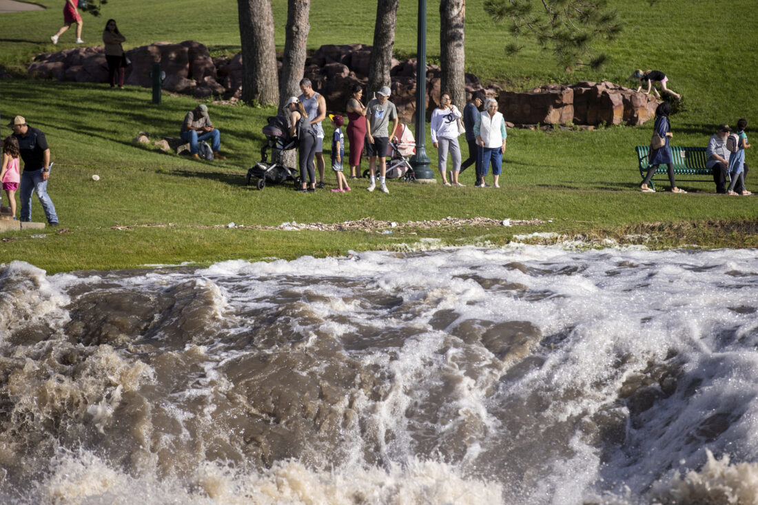 Millions swelter as temperatures soar across U.S., while floodwaters ...